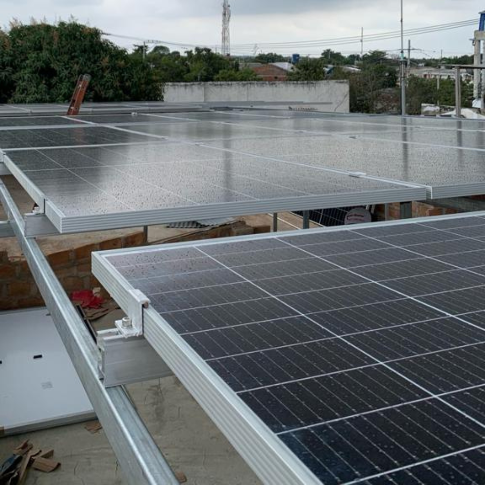 Paneles solares industriales: reduce tu factura de energía